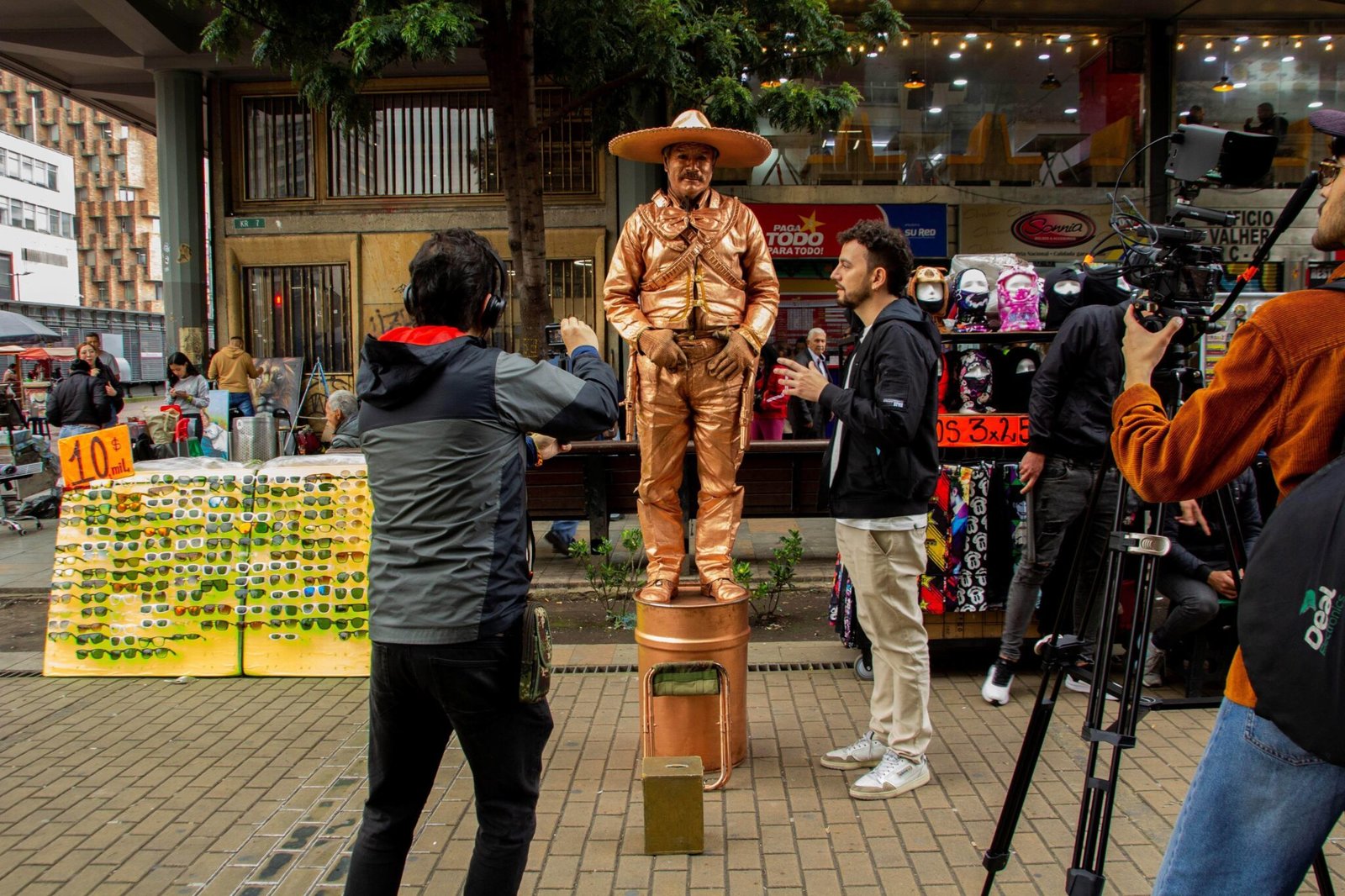 Bogotario La Divertida Serie Que Redescubre A Bogotá Estrena Nuevos